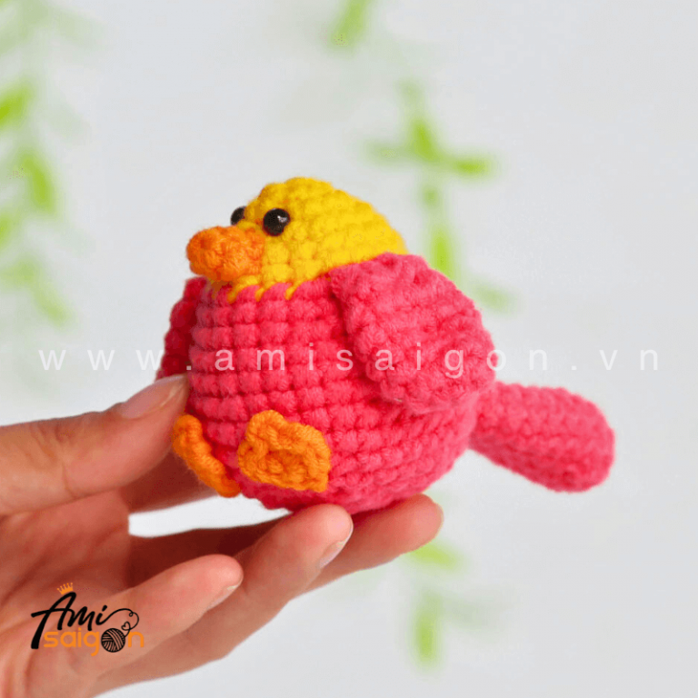 Little bird keychain amigurumi free crochet pattern - Ami Saigon
