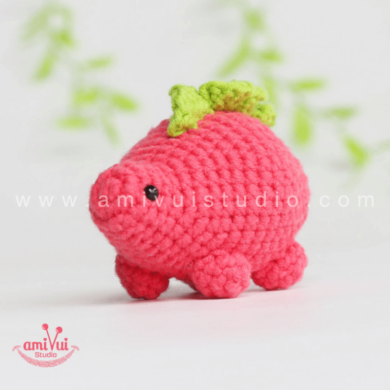 Amigurumi pink Dinosaur keychain free crochet pattern - Amivui Studio