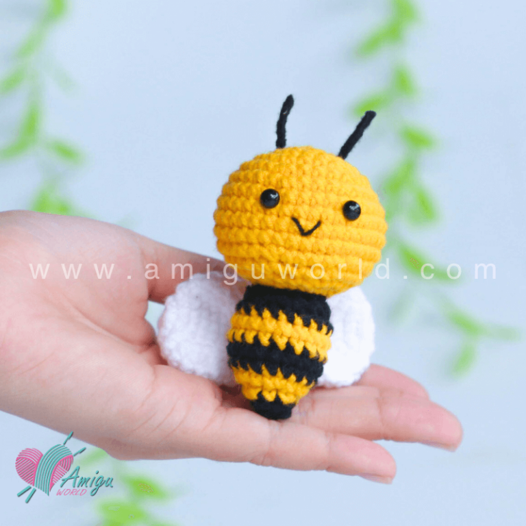 Little bee keychain free amigurumi crochet pattern