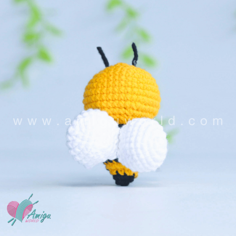 Little bee keychain free amigurumi crochet pattern
