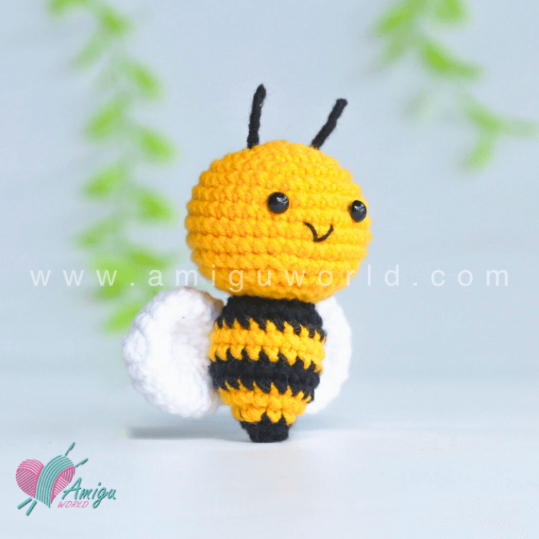 Little bee keychain free amigurumi crochet pattern
