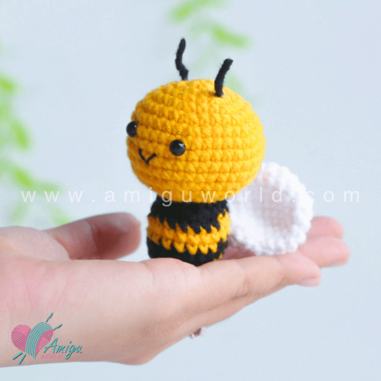 Little bee keychain free amigurumi crochet pattern