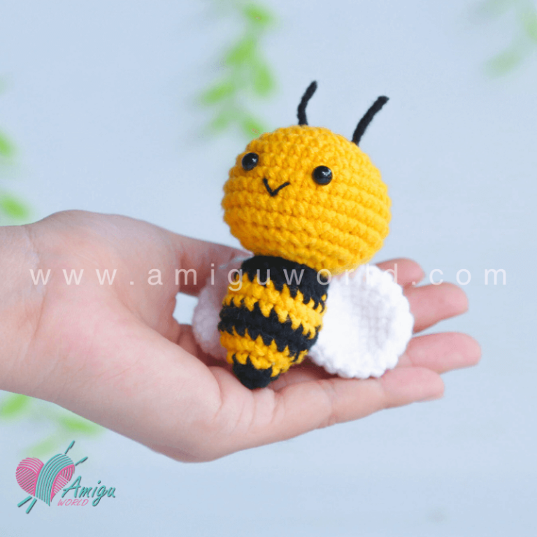 Little bee keychain free amigurumi crochet pattern