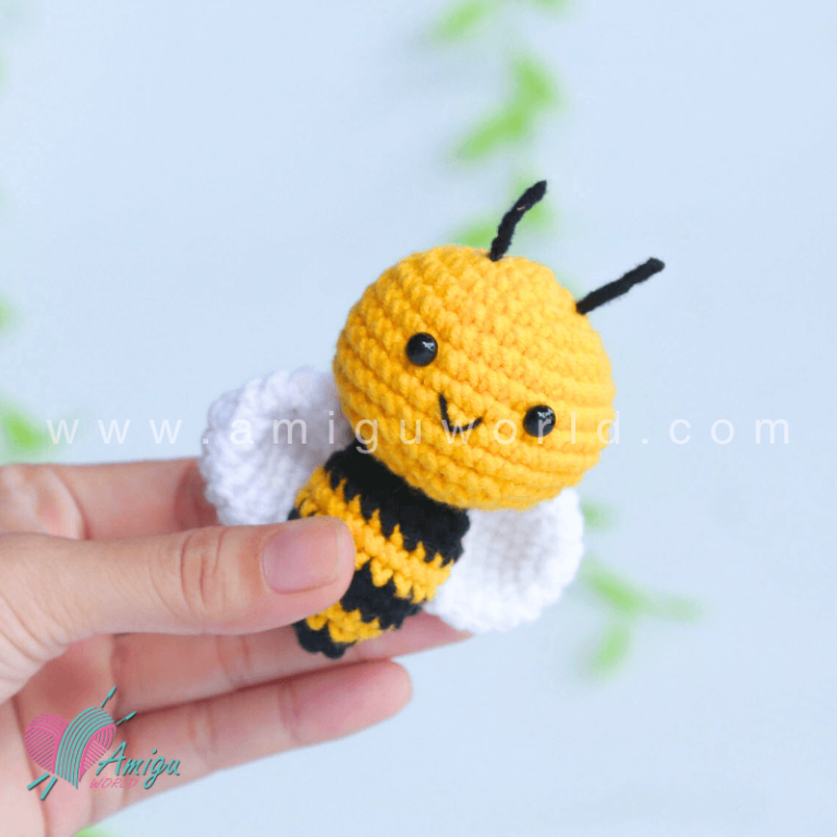 Little bee keychain free amigurumi crochet pattern